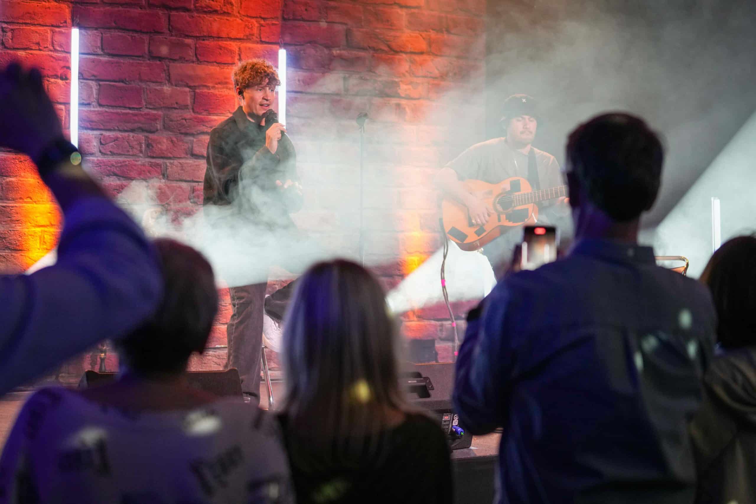Tim Bendzko verzaubert Fans auf der Alm Landau - CityGuide